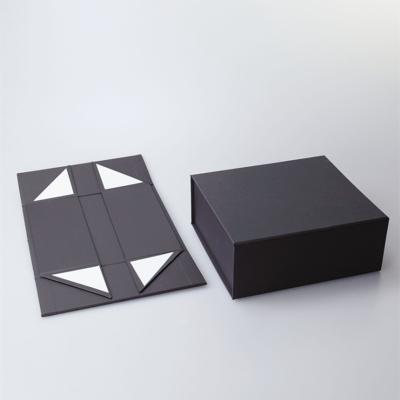 China Square Foldable Cardboard Gift Boxes Magnetic With Lid Matt Lamination Varnishing Printing for sale