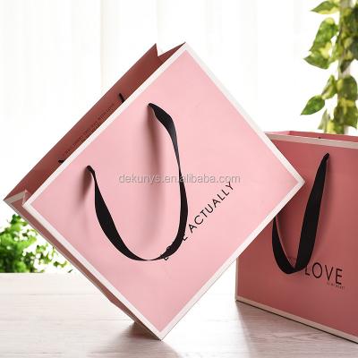 China OEM Kraft Papieren Cadeautassen Met Handvatten Winkel Tassen Te koop