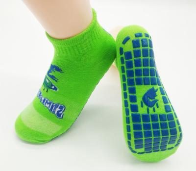 Cina La presa unisex del trampolino di colore verde colpisce con forza il calzino di salto della sicurezza dei calzini di lunghezza della caviglia in vendita