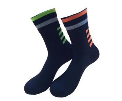 Cina Calzini riflettenti di riciclaggio di sport degli uomini unisex variopinti su ordinazione dei calzini in vendita