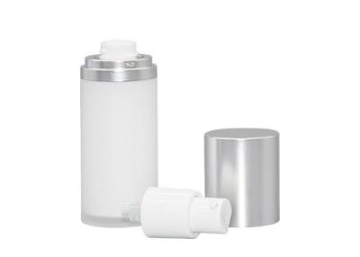 中国 注文のアクリルPPプラスチック空気のないポンプをびん詰めにする15ml 30ml容量を着色しなさい 販売のため