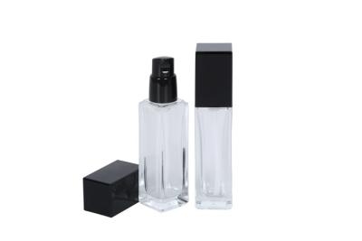 Cina Chiara emulsione vuota di vetro da bottiglia del campione del fondamento del quadrato 30ml con la testa nera della pompa in vendita