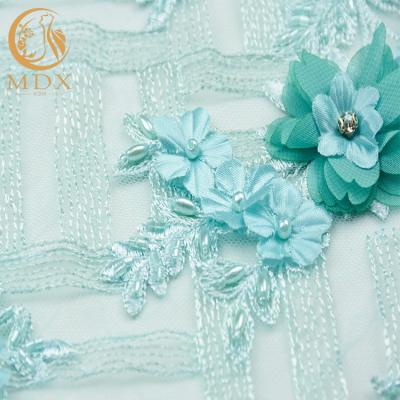 Cina Il ricamo di lusso alla moda del tessuto del pizzo del fiore 3D ha bordato gli zecchini merletta il tessuto in vendita