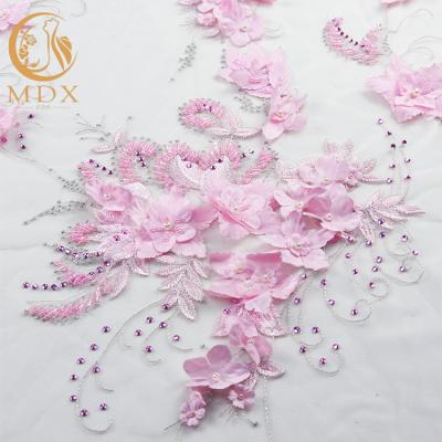 Cina Floreali a 53 pollici ricamati merlettano il pizzo rosa fatto a mano del fiore del poliestere di 20% in vendita
