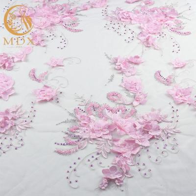Cina Floreali a 53 pollici ricamati merlettano il pizzo rosa fatto a mano del fiore del poliestere di 20% in vendita