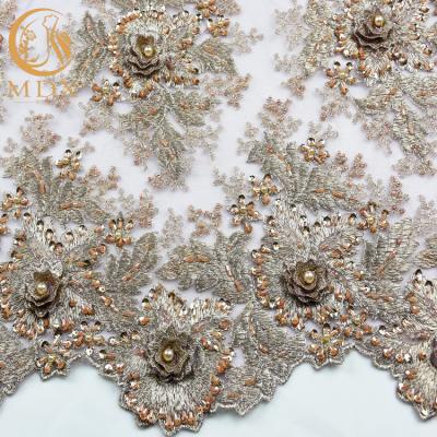 中国 玉を付けられたウェディング ドレスは1ヤード生地135cmの幅のハンドメイドの刺繍をひもで締める 販売のため