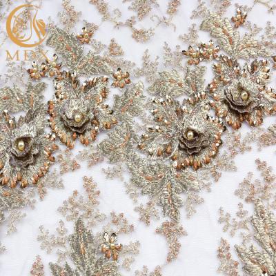 中国 玉を付けられたウェディング ドレスは1ヤード生地135cmの幅のハンドメイドの刺繍をひもで締める 販売のため