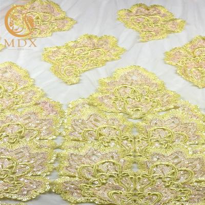 China Largura bordada feito-à-medida romântica de Mesh Lace Fabric Polyester 140cm à venda