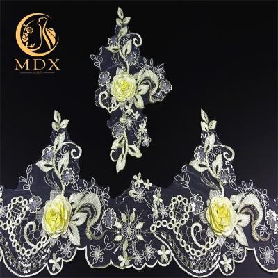 Cina Bordo tricottato fatto a mano del pizzo del poliestere 3D del fiore del pizzo di larghezza decorativa della disposizione 25cm in vendita