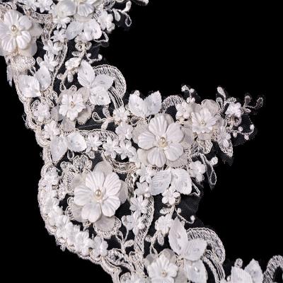 Cina Ricamo grazioso del vestito da sposa 3D del fiore della disposizione piacevole del pizzo per l'indumento in vendita