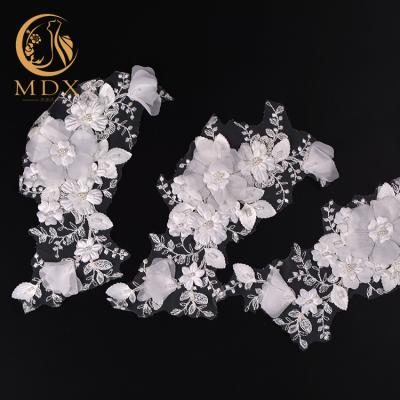 Cina Le ragazze vestono il poliestere in rilievo della decorazione della disposizione del pizzo del fiore 3D in vendita