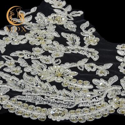 Cina Larghezza solubile in acqua del ricamo 135cm della disposizione in rilievo decorativa del pizzo in vendita