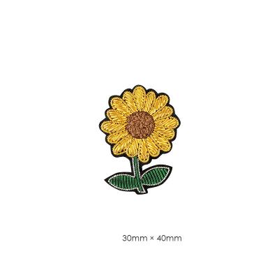 China Sunflower Silk Artistry - Hand-Embroidery Brooch | Customizable Blooms | Everyday Radiance for sale