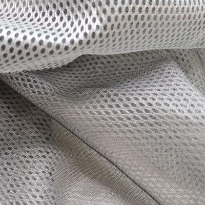 China Zwarte garen 3D mesh stof 100% polyester ademend mesh materiaal voor sofa Te koop