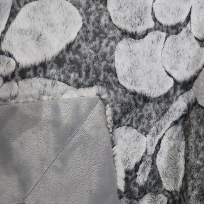 China Durable Coral Flannel Throw Blanket Minky Heated Throw Carved Polyester Blankets for sale