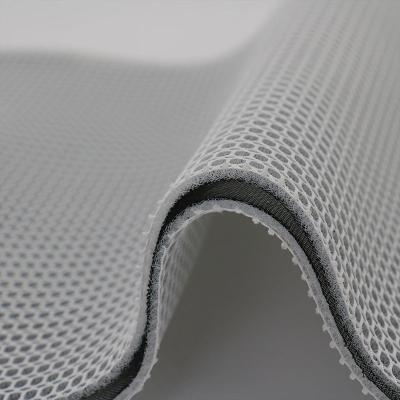 China Material de malla 3D gris de 3 mm de 100% de malla de poliéster Tejido absorbente de humedad en venta