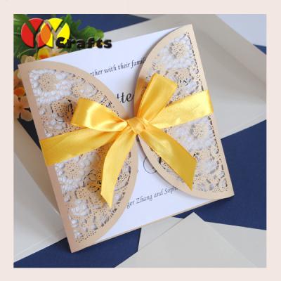 中国 リボンのブランクの独特な贅沢が付いている結婚の花の結婚式の招待カード 販売のため
