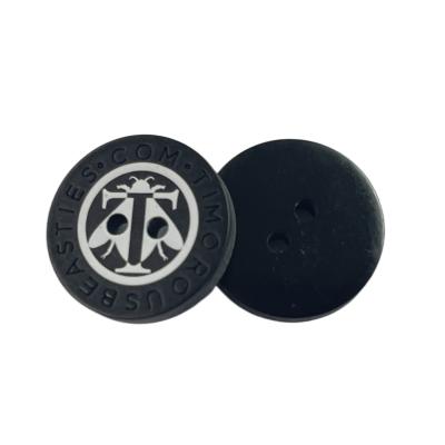 Cina I bottoni stampati di seta della resina di plastica hanno inciso il foro di Logo Blouses Coat Button Four in 32L per abbigliamento in vendita
