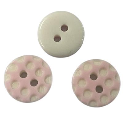 中国 ブラウスの特別な表面プラスチック樹脂ButtonsTwoは縫うことのための16Lピンク色に穴をあける 販売のため