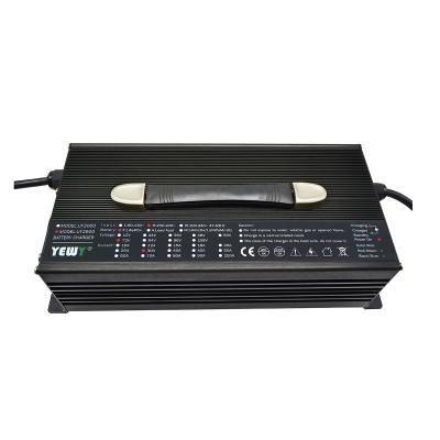 Cina 102.2V 2500W 15 litio del caricatore Lifepo4 accumulatore per di automobile elettrica di amp in vendita