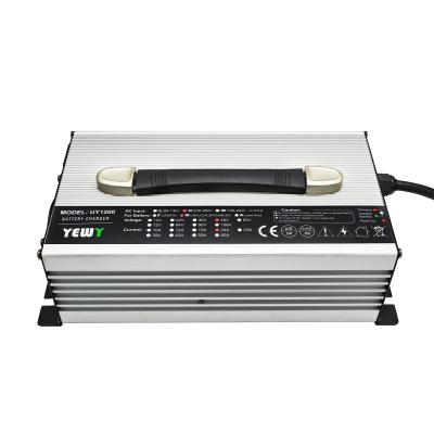 Cina Alto potere acido al piombo LiFePo4 di 12v 50a del caricatore d'argento della batteria al litio in vendita
