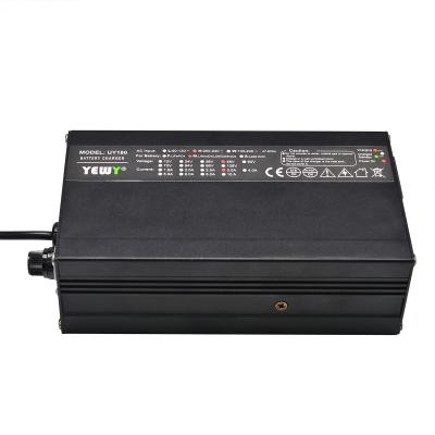 Cina caricatore del motociclo del litio del nero 2a 60v del caricatore della batteria al litio di 2.5A 67.2V in vendita