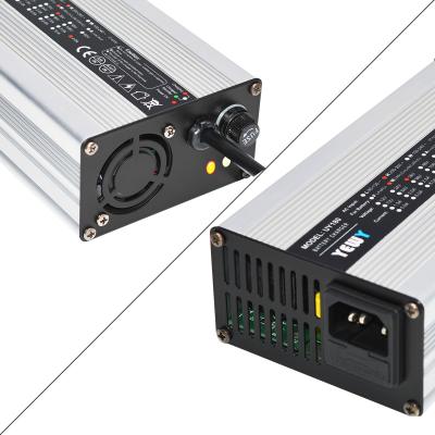Cina tecnologia del fuco PWM del caricabatteria del carrello elevatore di 24V 8A efficiente in vendita