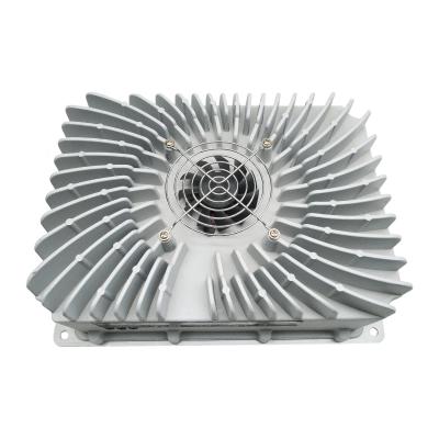 Cina IP65 LifePO4 batteria caricabatterie 12V 10A corrente di uscita ogni banca in vendita