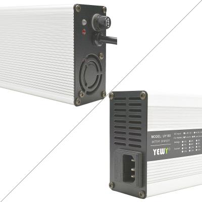Cina Caricatore 12V 8A della batteria al piombo con tecnologia caricantesi veloce in vendita