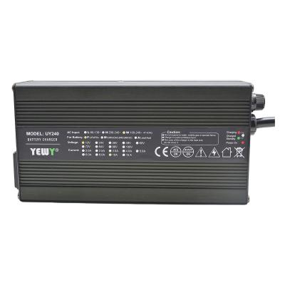 Cina Aluminium Alloy 24V 36V Electric Scooter Charger LiFePO4 Battery Pack Charger in vendita