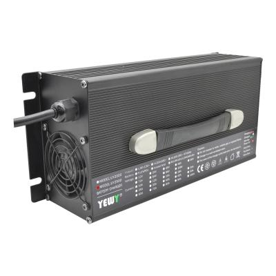 Cina UY2500 caricabatterie al litio da 2,5 kW 12 Volt 100 Amp Caricabatterie all' acido piombo agli ioni di litio in vendita