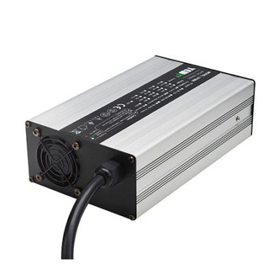 Cina 900W 3 fasi LED caricabatterie moto 60v 72v Uscita in doppio nero/argento in vendita
