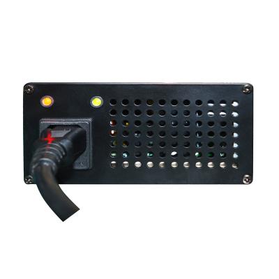 Cina 900W 3 fasi LED caricabatterie moto 60v 72v Uscita in doppio nero/argento in vendita
