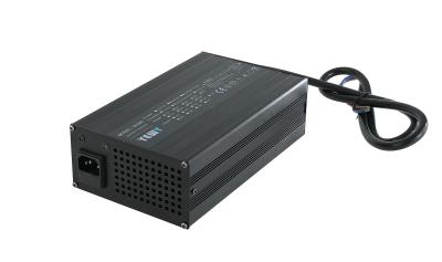 Cina 900W 3 fasi LED caricabatterie moto 60v 72v Uscita in doppio nero/argento in vendita