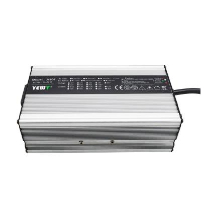 China Aluminium legering motorfietsbatterijoplader 12v 24v Uitgang LED-display voor veiligheid en efficiëntie Te koop