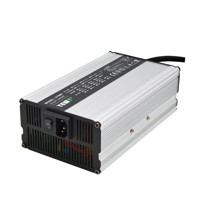China Aluminium legering motorfietsbatterijoplader 12v 24v Uitgang LED-display voor veiligheid en efficiëntie Te koop