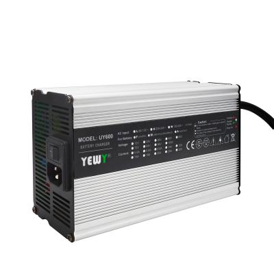 China Aluminium legering motorfietsbatterijoplader 12v 24v Uitgang LED-display voor veiligheid en efficiëntie Te koop