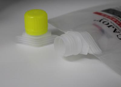 Cina La plastica della prova di corrosione del PE versa i cappucci del becco per la borsa del pacchetto del pulitore di vetro dell'automobile in vendita