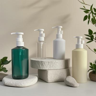 Cina Flacone per pompa di lozione a forma di cilindro in PET da 300 ml-500 ml per confezioni cosmetiche con stampa logo personalizzabile in vendita