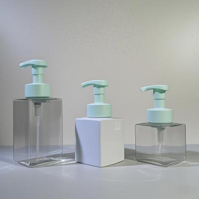 Cina Bottiglia di pompa per lozione cosmetica quadrata con materiale PET e pompa di pressione per imballaggi per la cura della pelle in vendita