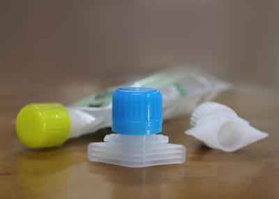 Cina Cappucci di plastica del becco di rotazione conveniente, copertura del sacchetto degli alimenti per bambini del commestibile dell'HDPE di 23mm in vendita