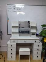 China LED light Makeup Dressing Tables Set With Mirror for sale