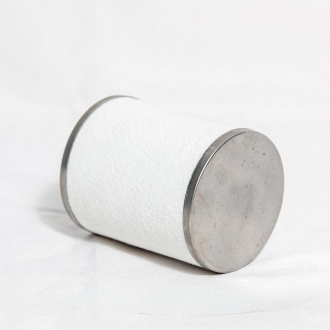 Side view of multiple AFF AM SMC filter elements demonstrating size and end cap design