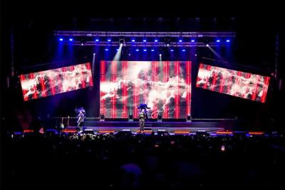 中国 CE ROHS FCC 証明書 IP30 パーソナライズされたプロフェッショナルステージ ハンキング LED ディスプレイスクリーン 販売のため