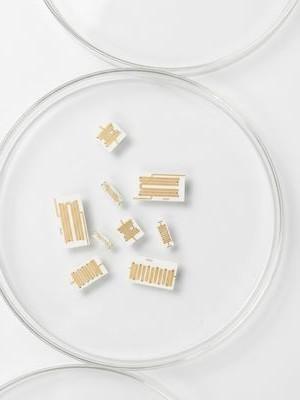 China TFBP18/2R1-8ID Thin Film Bandpass Filter 16.95-19.05 GHz RoHS Compliant Surface Mount for sale