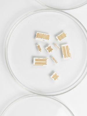 China TFBP20R25/R5-6CP Thin Film Bandpass Filter 20-20.5 GHz RoHS Compliant Surface Mount for sale