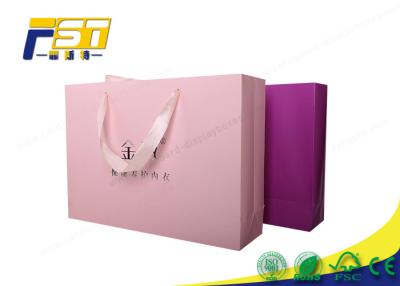 Cina Lo SGS ha personalizzato la superficie UV del rivestimento riciclata logo del sacco di carta per l'imballaggio dell'abbigliamento in vendita