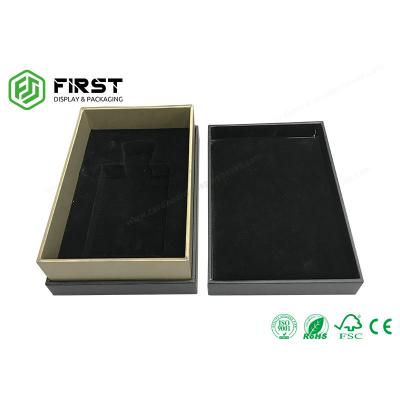Cina L'oro su misura sventa i contenitori d'imballaggio di regalo di Logo Luxury Rigid Cardboard Perfume con il coperchio in vendita