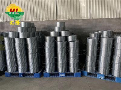 China Bto-22 abgeschnittener Konzertina-Nato-Rasierdraht-Gartenzaun aus verzinktem Stahl zu verkaufen