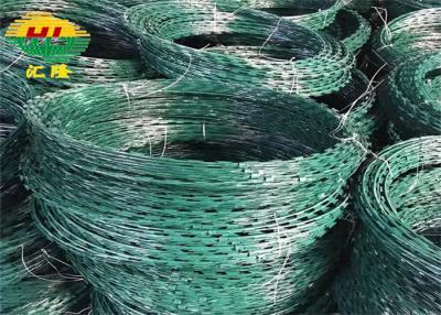 Китай Pvc Anticorrosion зеленый покрыл колючую проволоку 1400-1500MPA концертины продается